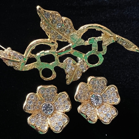Joan Rivers | Jewelry | Vintage Joan Rivers Gold Tone Swarovski Crystal ...